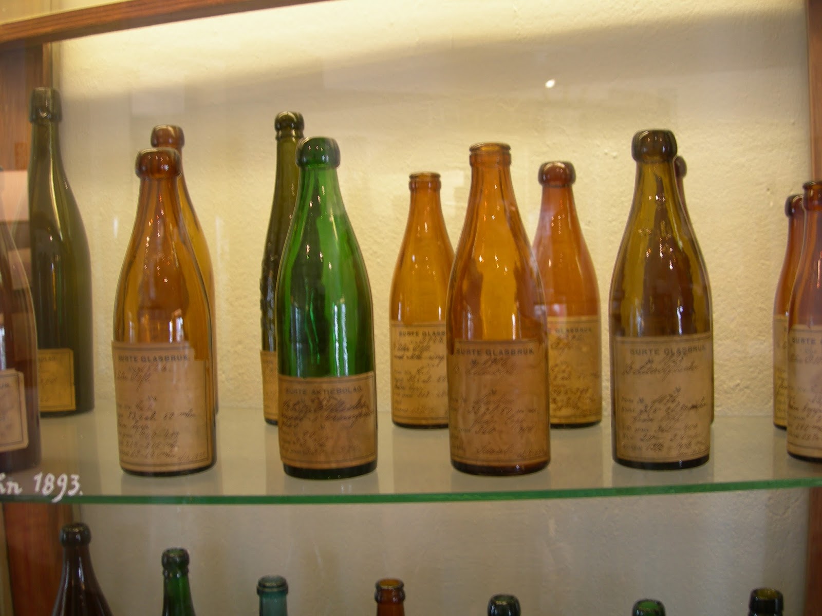 gnoff: Ett besök bland historiska ölflaskor på Glasbruksmuséet Surte