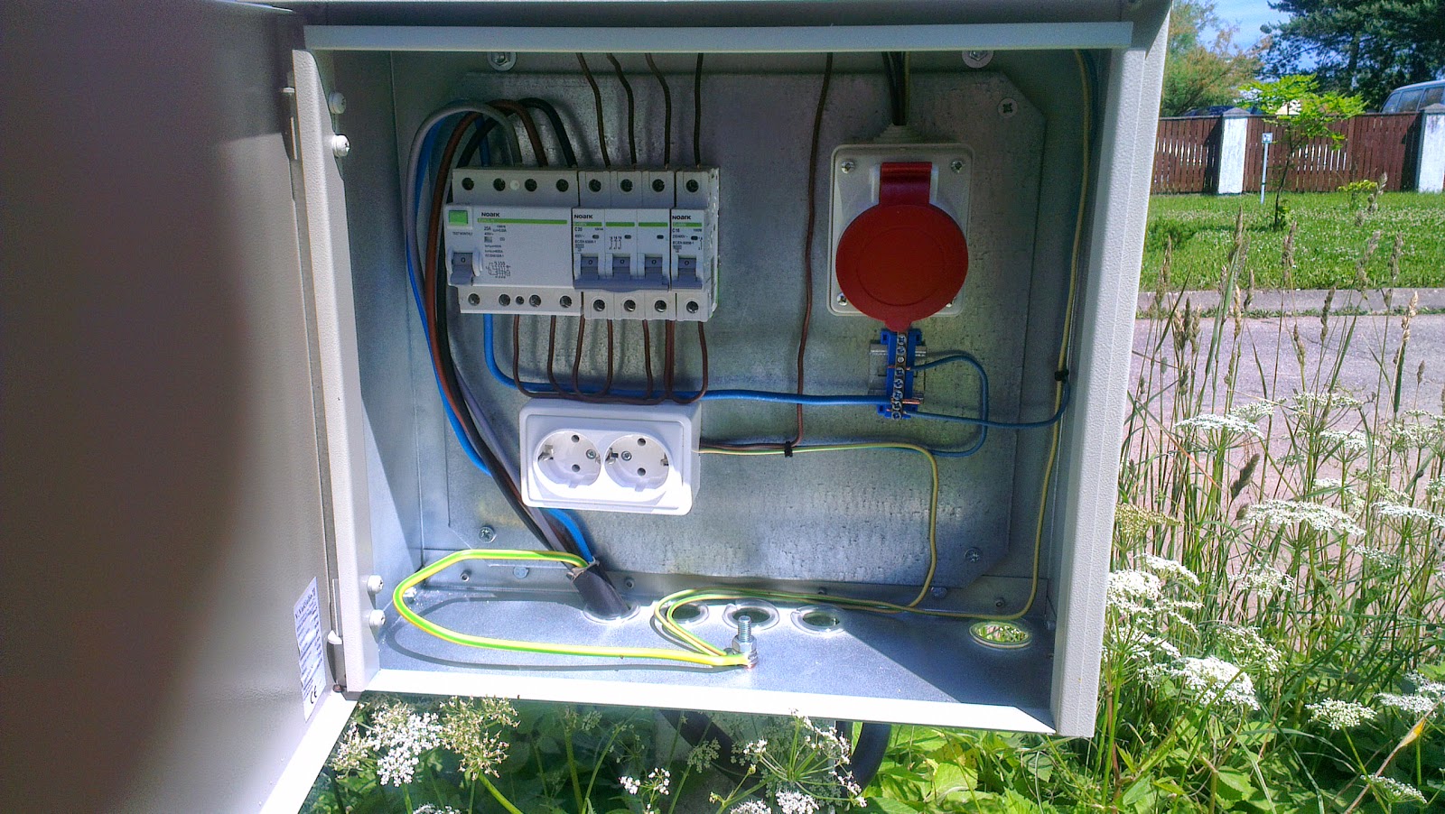 Statau Nama Inga ir Valdas: Statybine elektros dezute