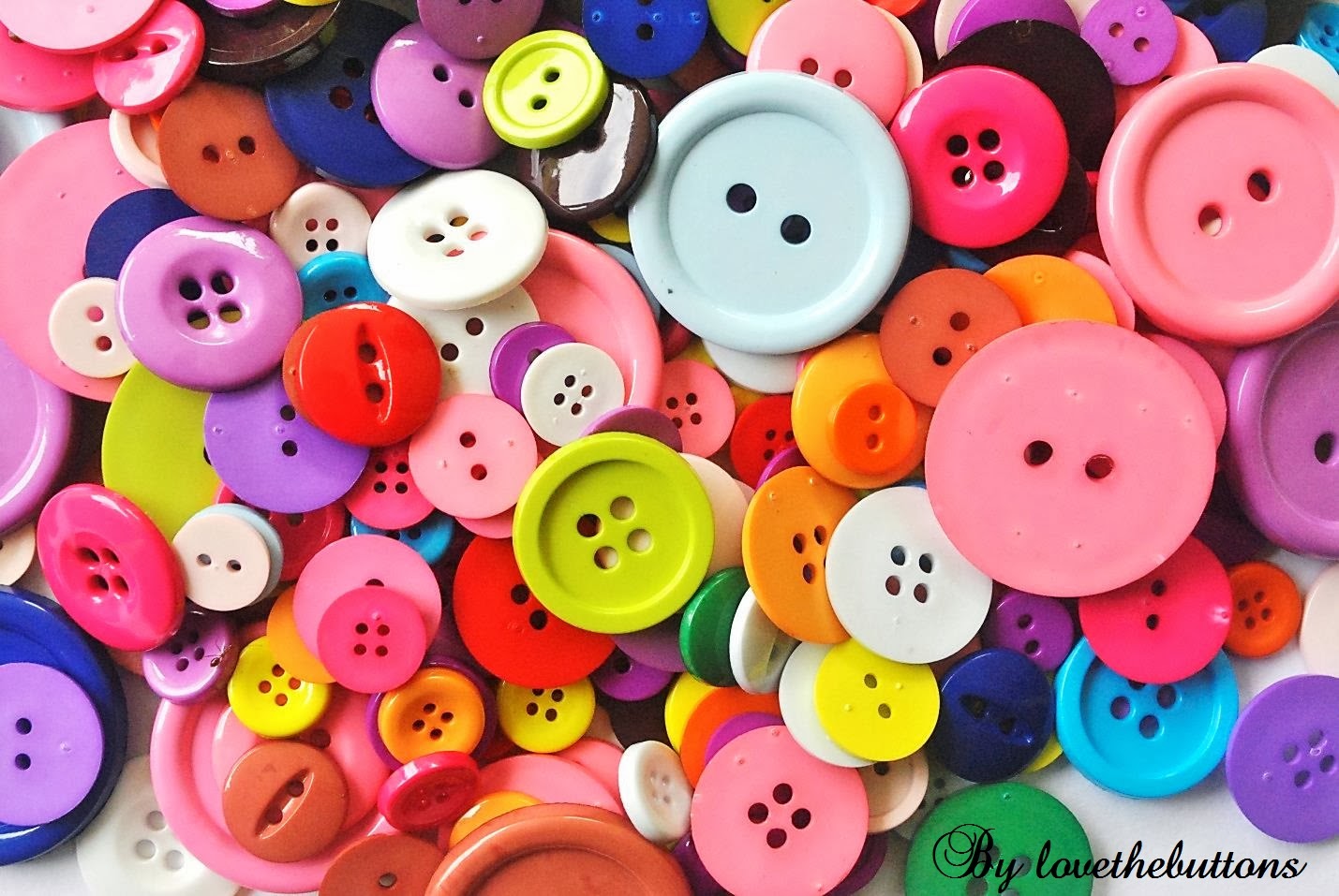 .LoveTheButtons.: LOVETHEBUTTONS : ROUND BUTTONS SERIES!!!