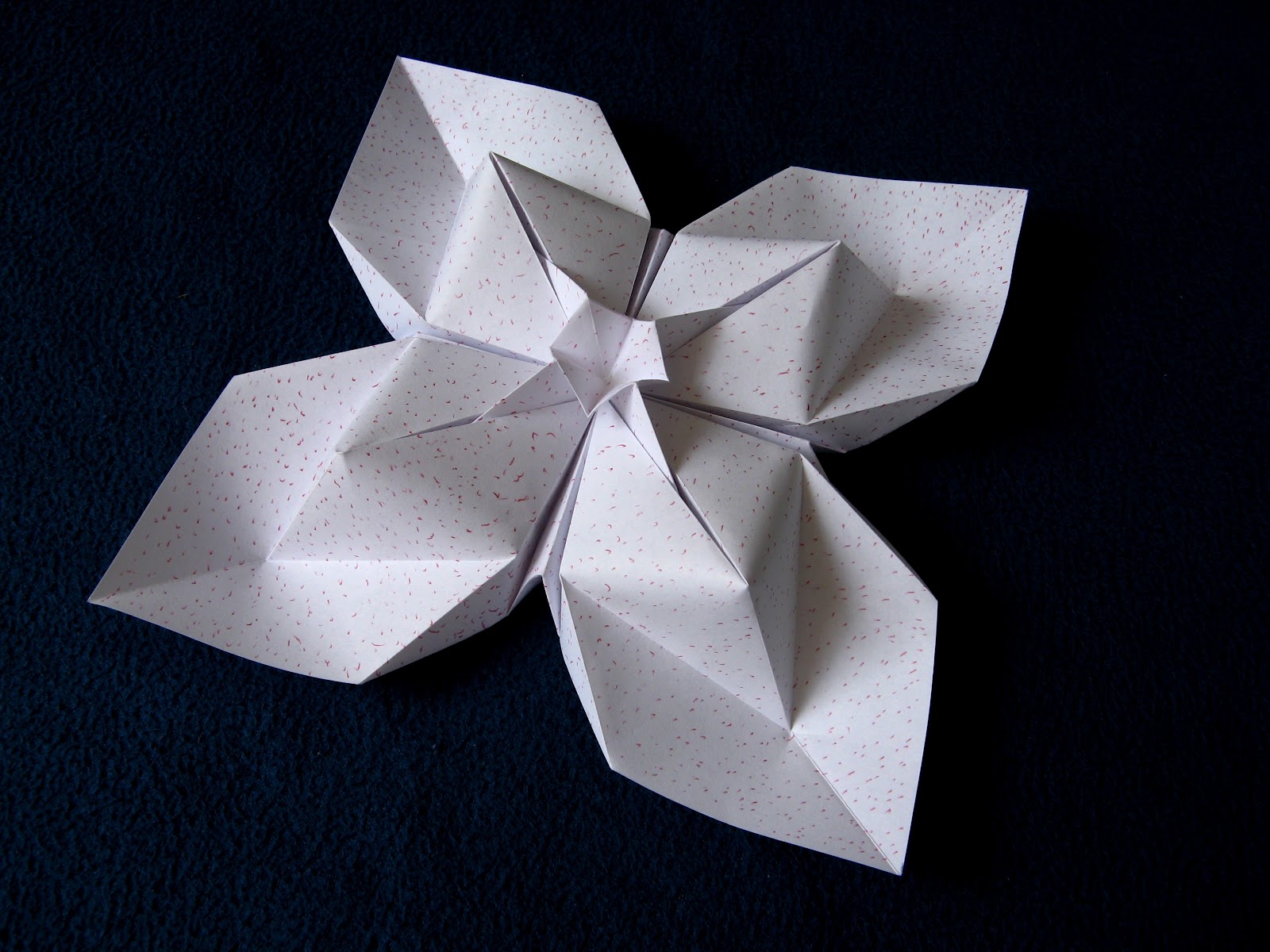 Origami poesie di carta: Fiore a rombi