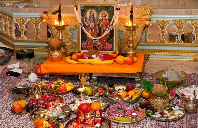 HINDUS BURNING CAMPHOR & INCENSE STICKS - Pooja Samangal Kadai