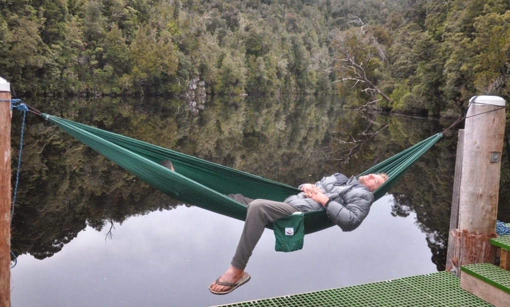 tourism: Portable Hammock Ideal For Camping, Backpacking, Kayaking & Travel