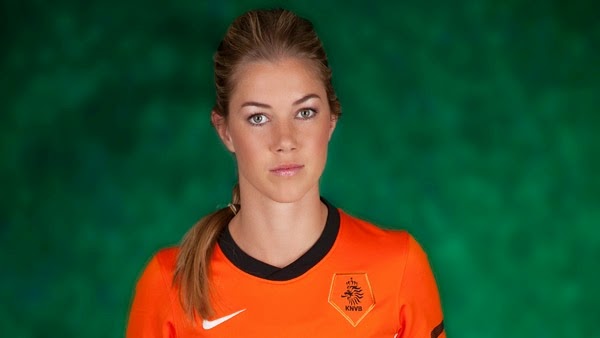 Beauty Girls In Football: Anouk Hoogendijk - Netherlands