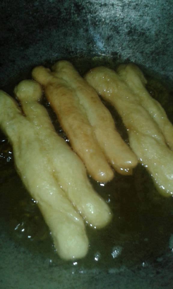 4. Ambil lidi dan tekan sikit bahagian yg dicantum tu untuk menampakkan ...