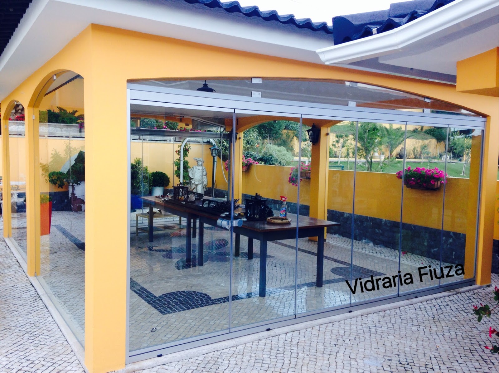 Vidraria Fiuza - vidros espelhos Mafra: Varanda em vidro/cortina de vidro