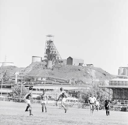 Neos Osmos: Soccer in Mount Isa in 1970