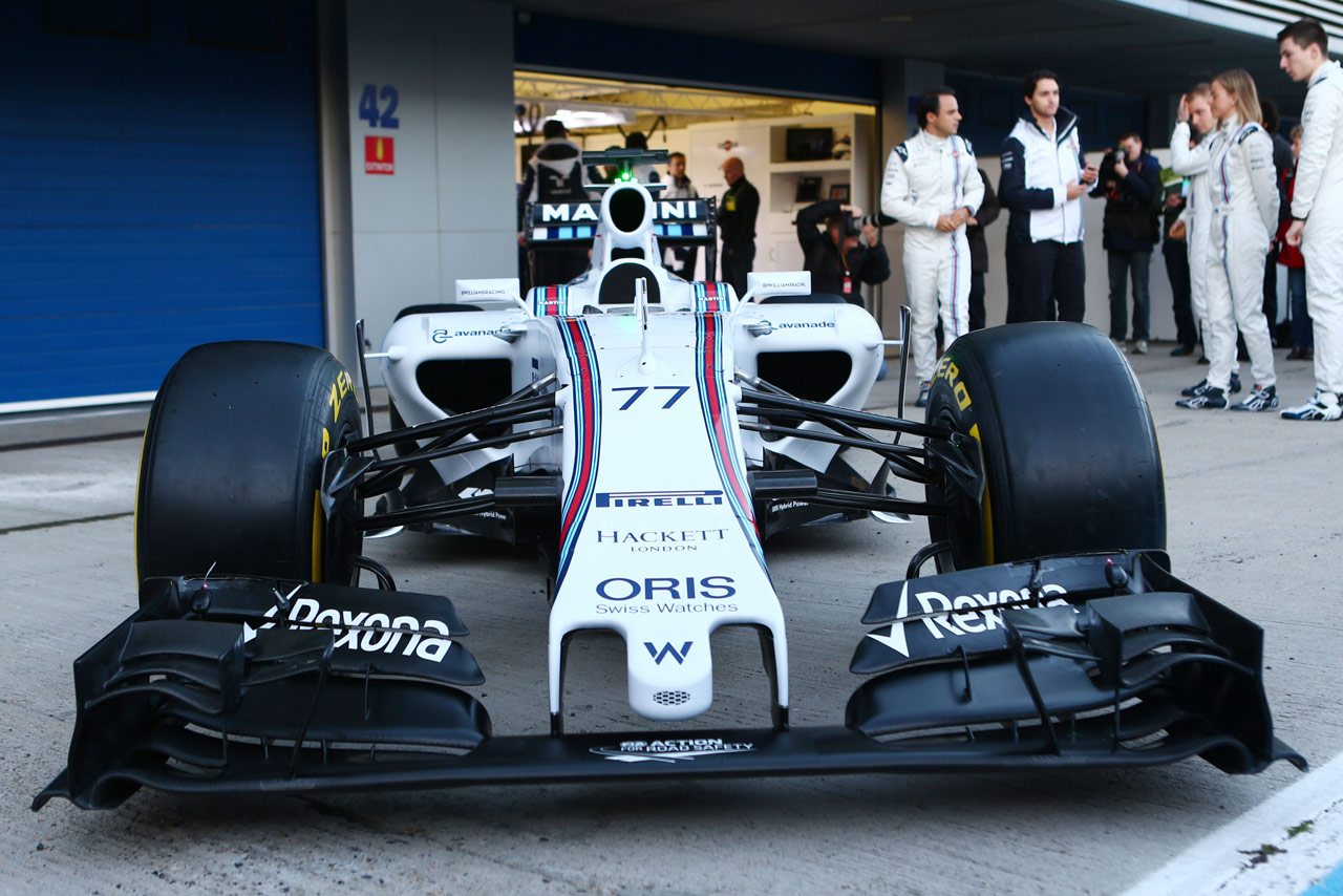 いいモノ。Clips: ウィリアムズ FW37 2015ニューマシン実車公開！