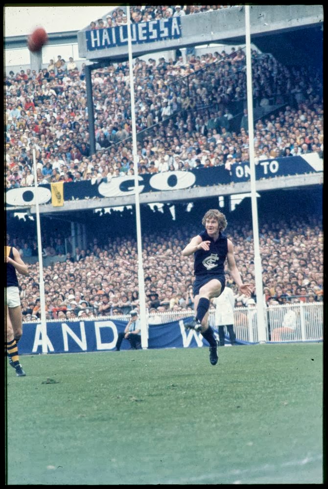 Beside the Yarra: The VFL/AFL Grand Final: A Pictorial History