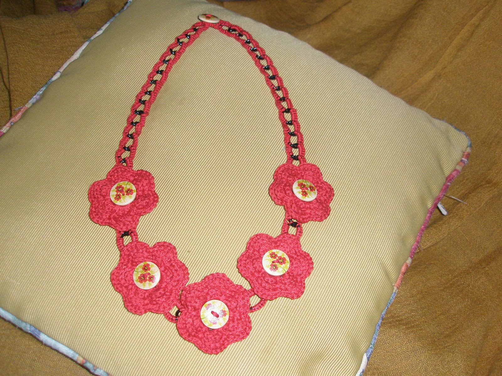 CUCADAS DE MACA: Collares hechos a mano