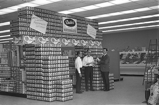 At the Grocery Store in 1965 | retropotamus