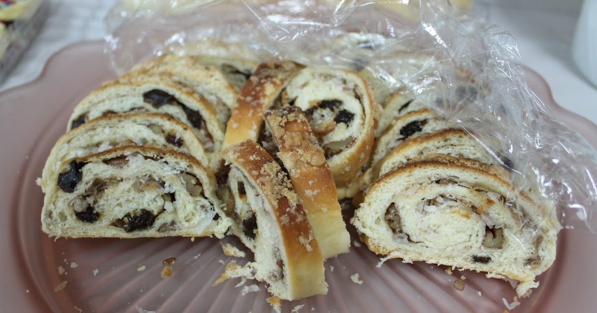 Buchta with Nuts and Raisins