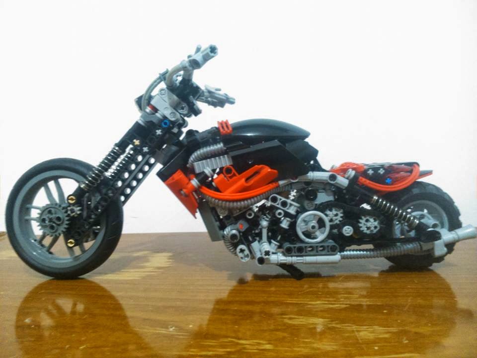 LEGO TECHNIC MOTORCYCLES: Chopper, by Gabriel Calderón
