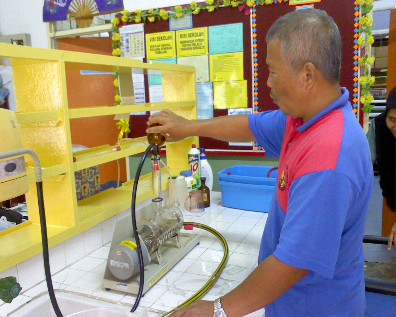 Makmal Sains Sekolah: MENYELENGGARA ALATAN SAINS