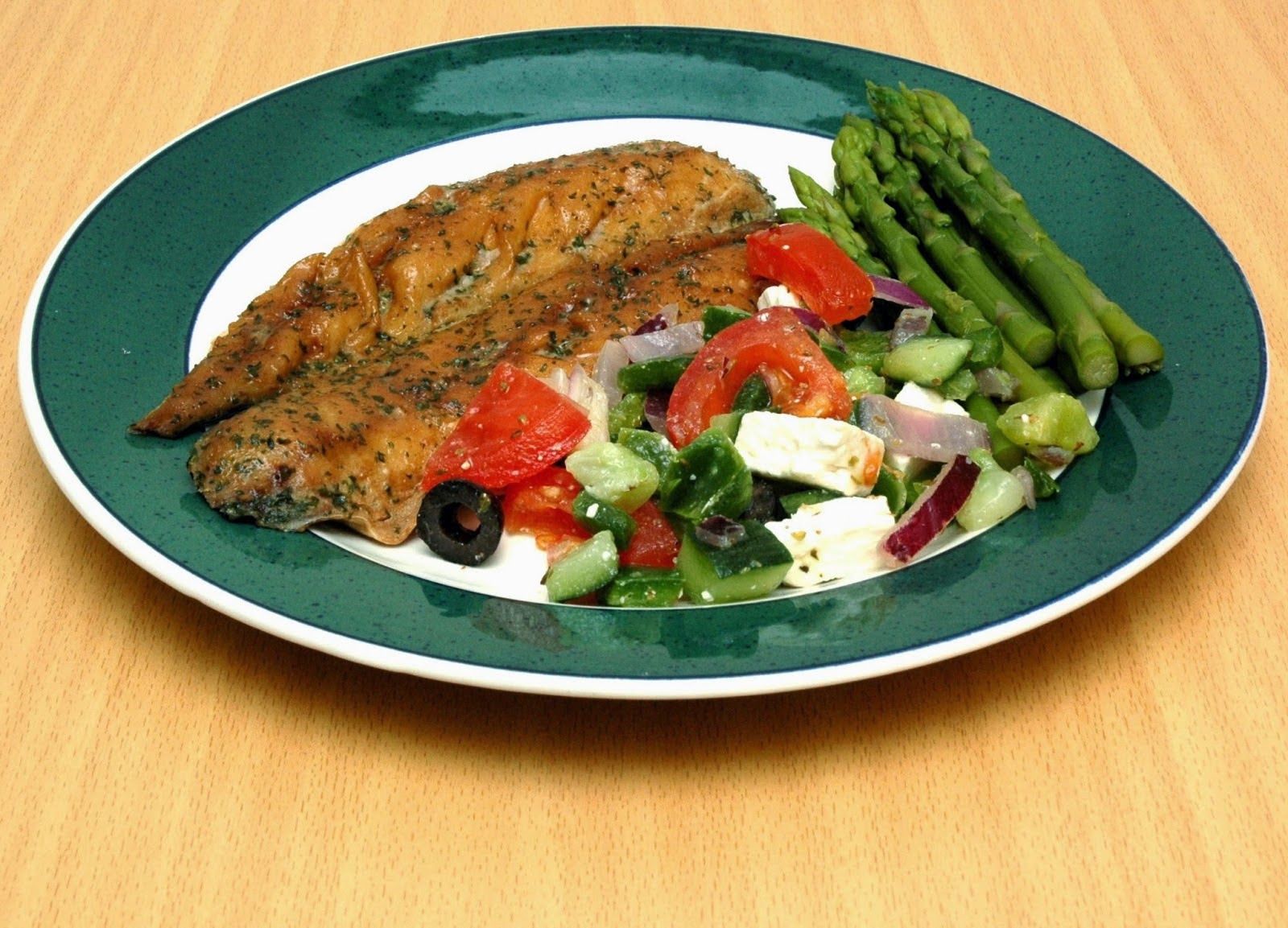 The Low Carb Diabetic: Mackerel and Greek style salad.
