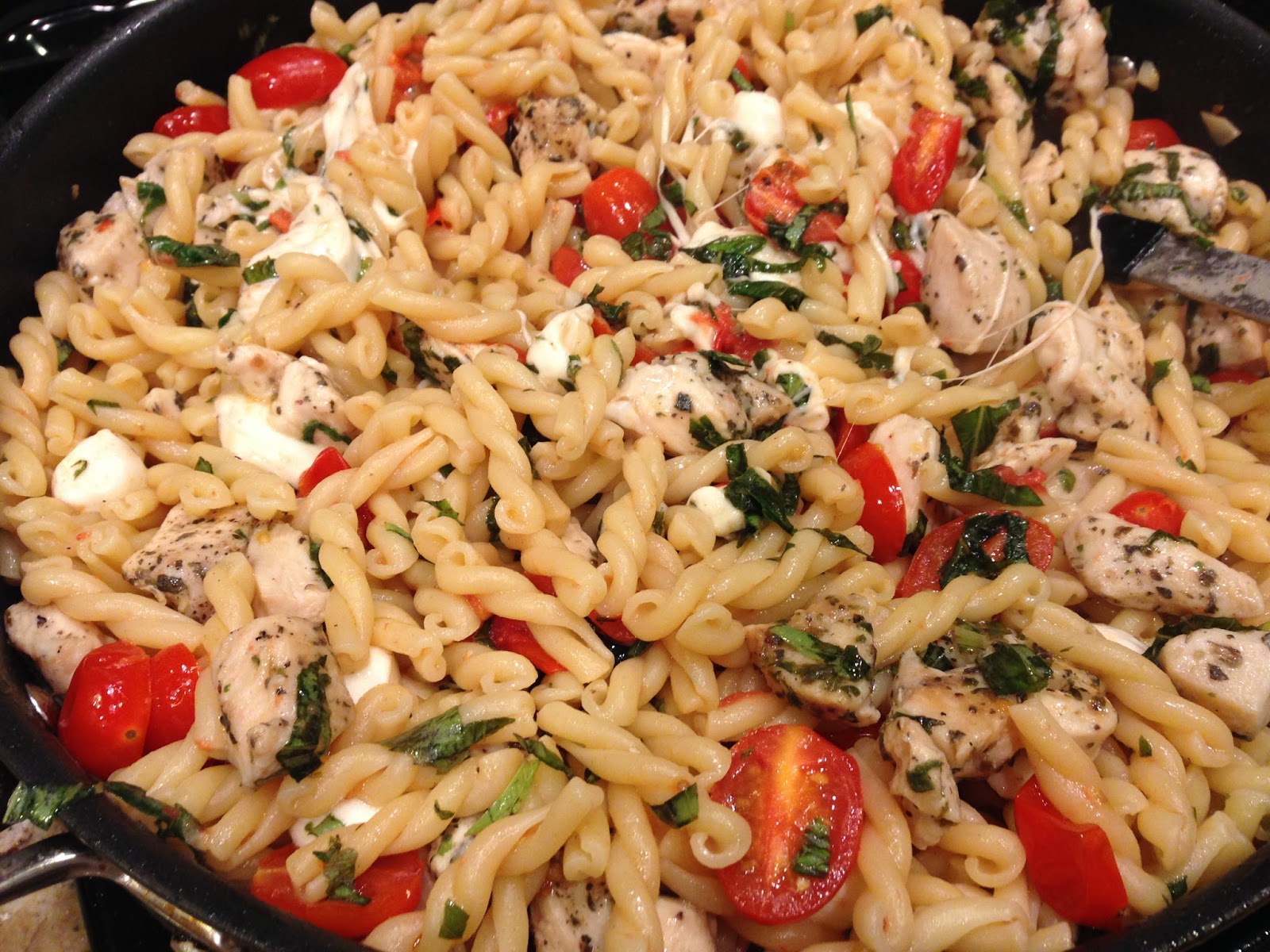 Katie-Kate's Kitchen: Chicken Pasta Caprese