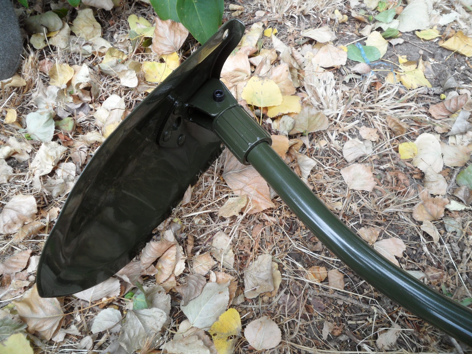 Four Bees: Swedish Fältspade KLAS, Short Light Attack Shovel ...