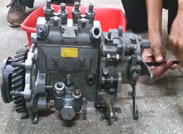 Pemeriksaan dan pembongkaran pompa injeksi inline dengan governor | UPM ...