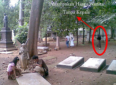 MOMIJI: Foto Setan Asli Hasil Penampakan