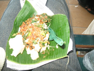 Makanan pecel gendar/puli khas Indonesia (jawa) | warug baca