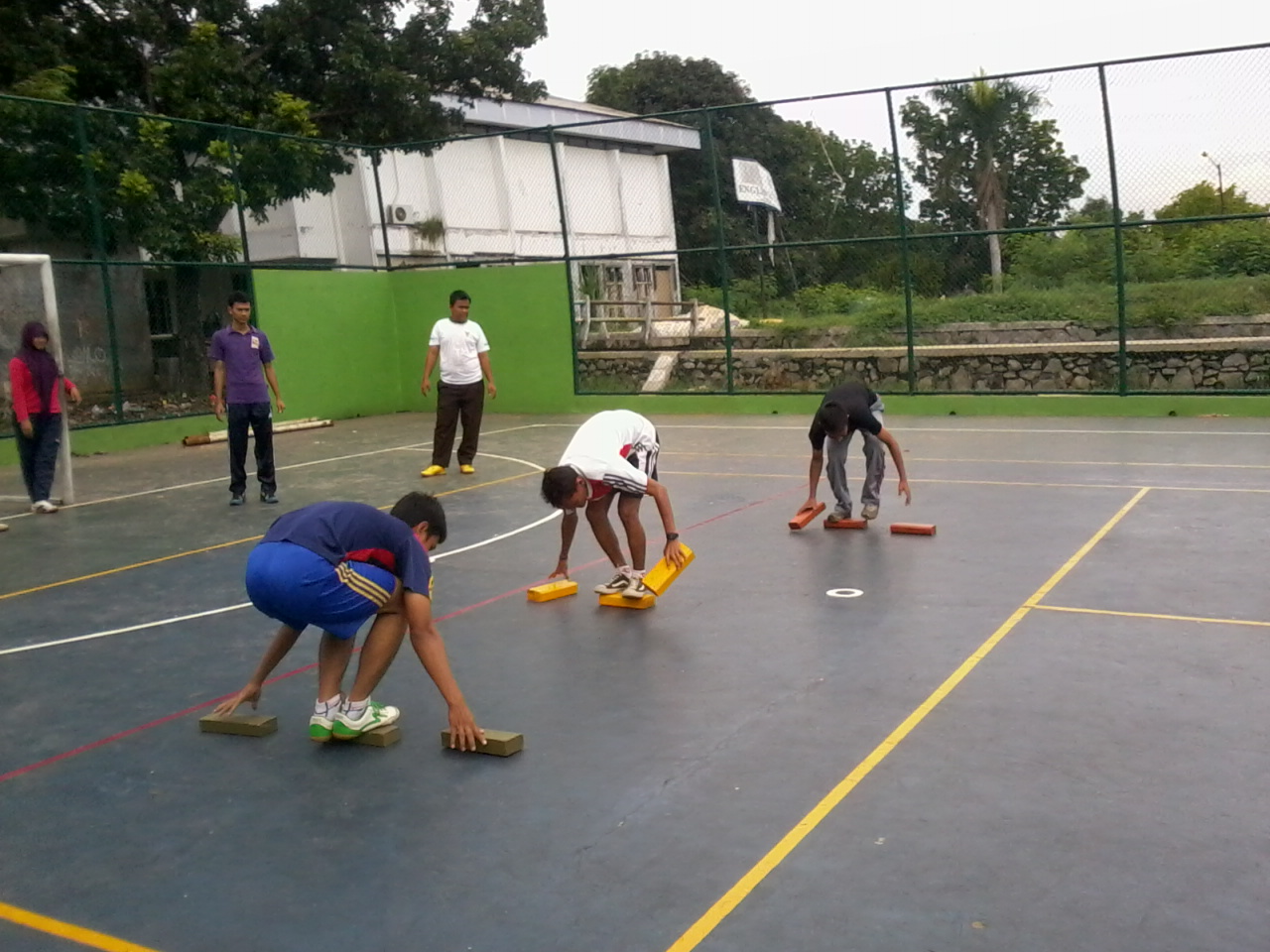 my collection: olahraga tradisional lari balok di UI 45