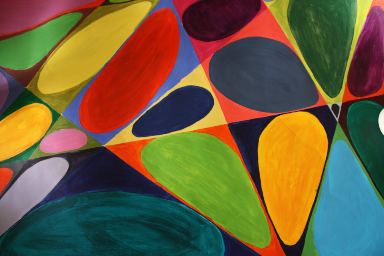 Een complementair kleurcontrast ontstaat wanneer een primaire kleur ...