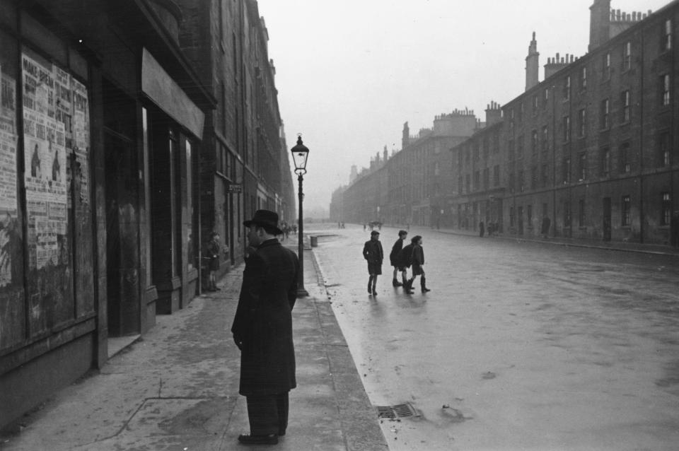 Glasgow Slum in the Late 1940s: 22 Harrowing Photographs Capture ...