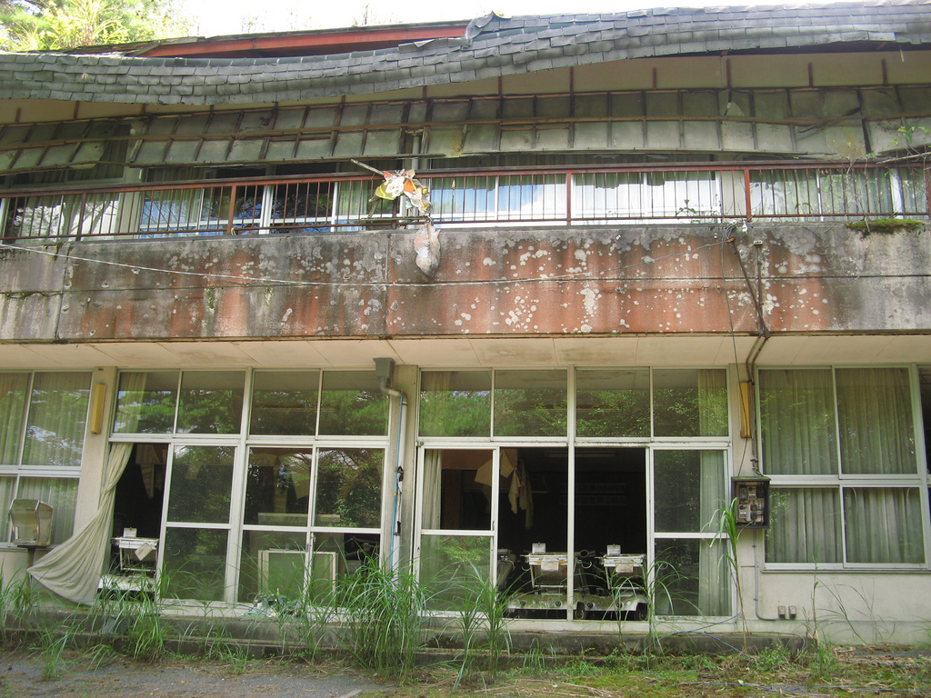 Deserted Places: Koga Family Land: An abandoned amusement park in Japan