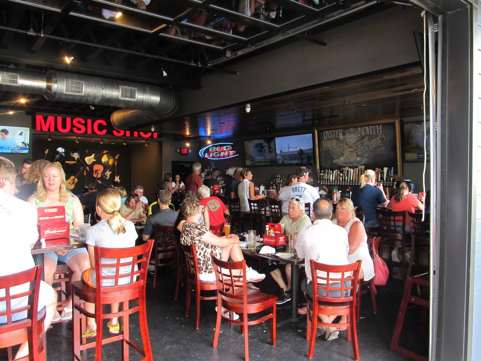 Tucker's Shuckers: Tuckers Shuckers - A Sport's Fan's Favorite Spot!