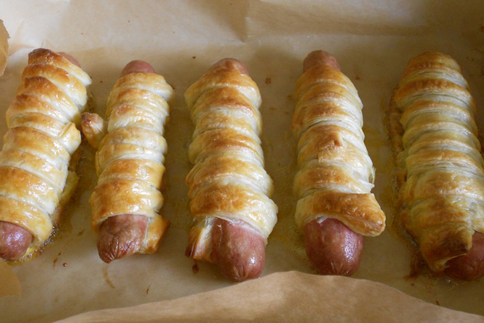 kreatív konyha: Virsli levelestésztában