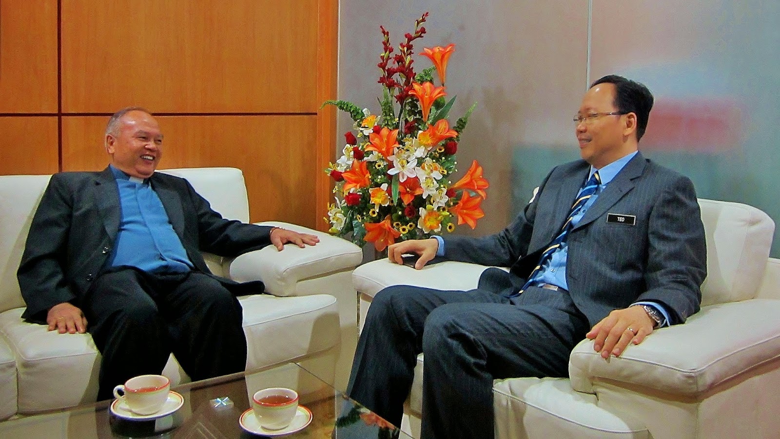 Bishop Julius Makes a Courtesy Call on YB Datuk Teo Chee Kang, Minister ...