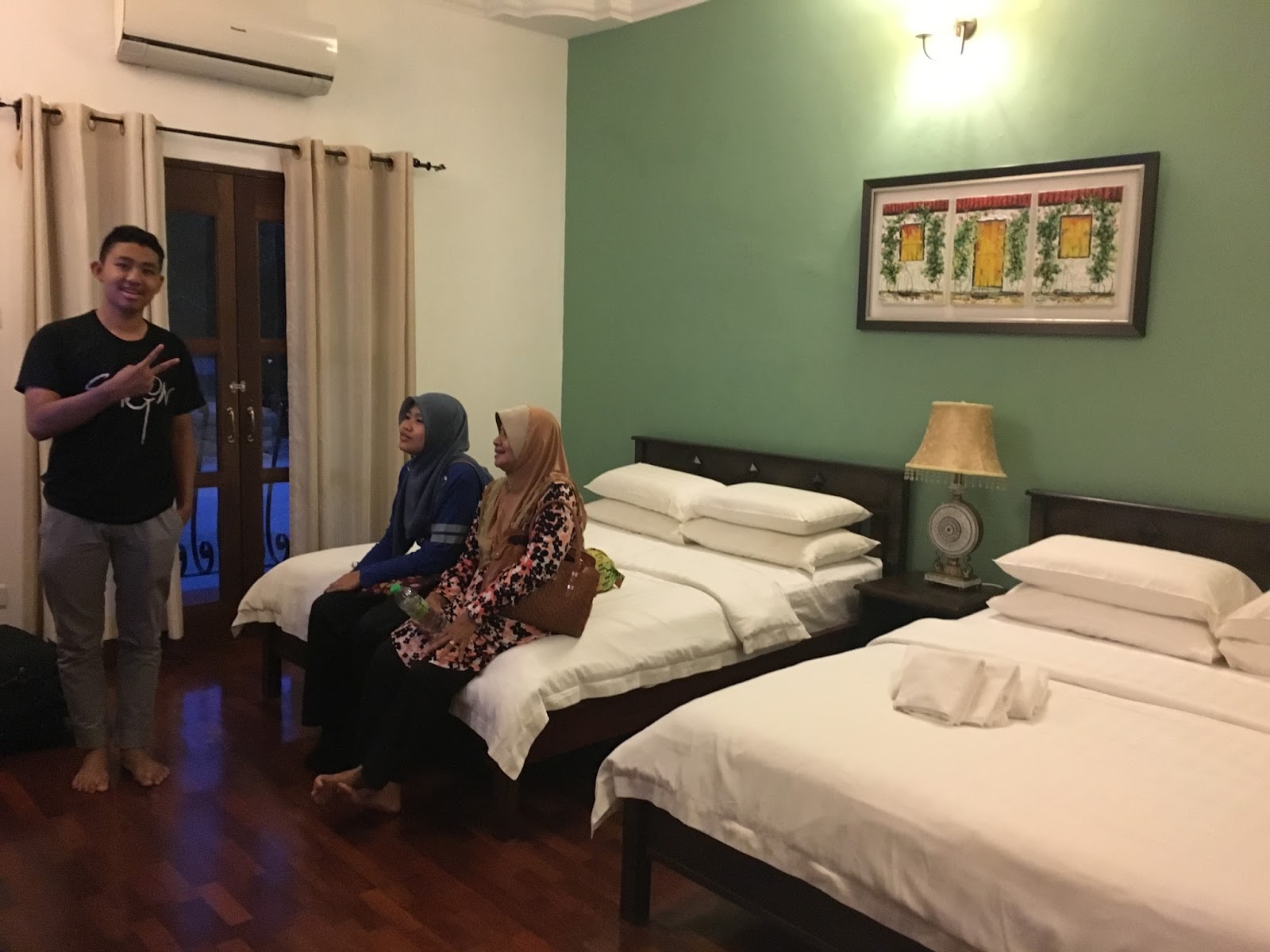 OM-PRA-MAH-POOD: CASA TITIK CHERATING
