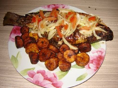 Poisson braisé alloco ( Côte D'Ivoire )