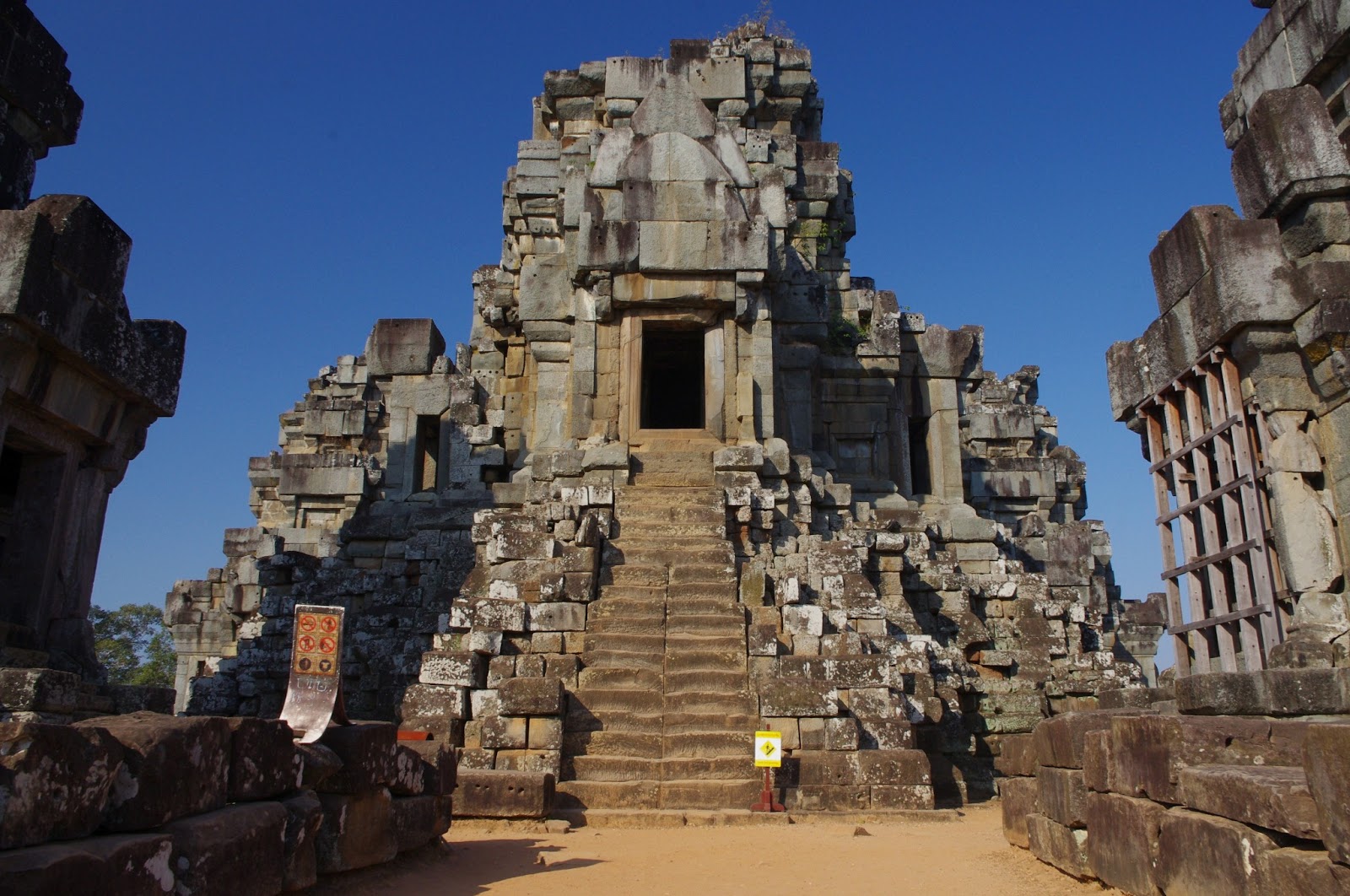 Uncharted Ruins: Angkor, The city of the Celestial Dragon (part I)