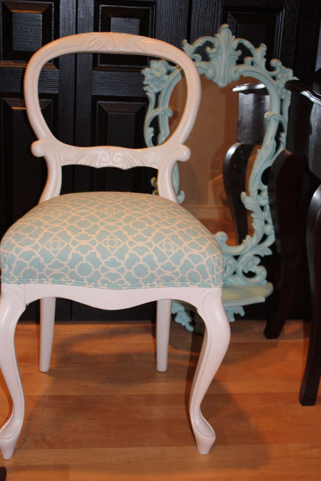 Vintage Home: Pretty White & Turquoise Chair