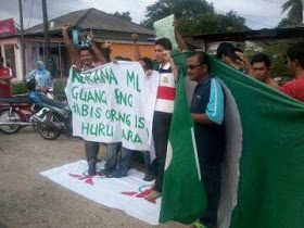 MEDIA KINI: PAS Kelantan Pijak Bendera DAP!