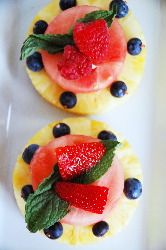 Pen + Paper Flowers: MAKE IT | Fresh Fruit Birthday Cake + mini cakelets