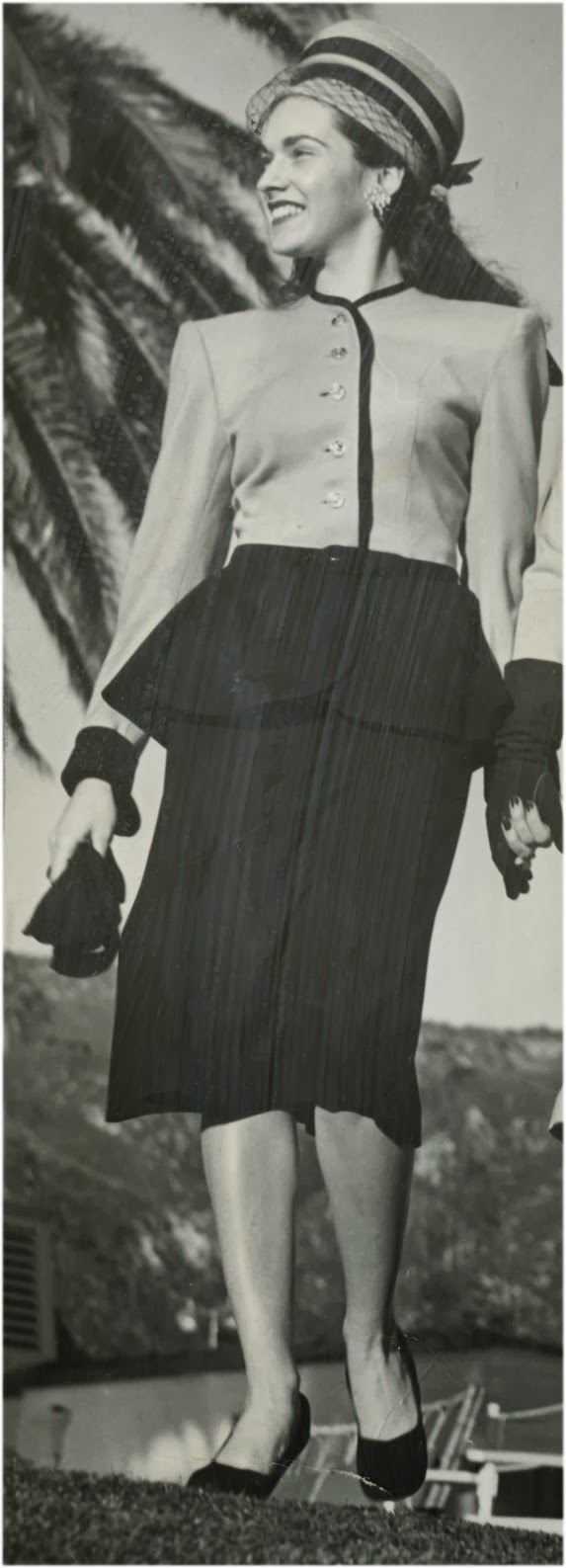 Dividing Vintage Moments : 1947 California Dreamin' Miss Hollywood Jr Style