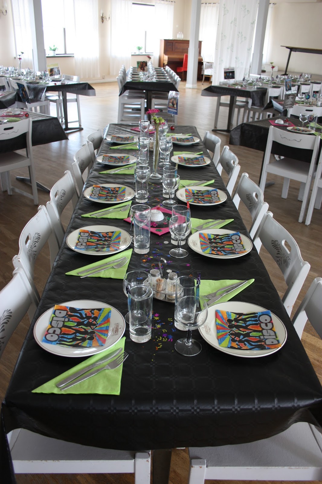 FAMILJEN PERSSONS LIV OCH LEVERNE: Vårfest 2013, Discotema