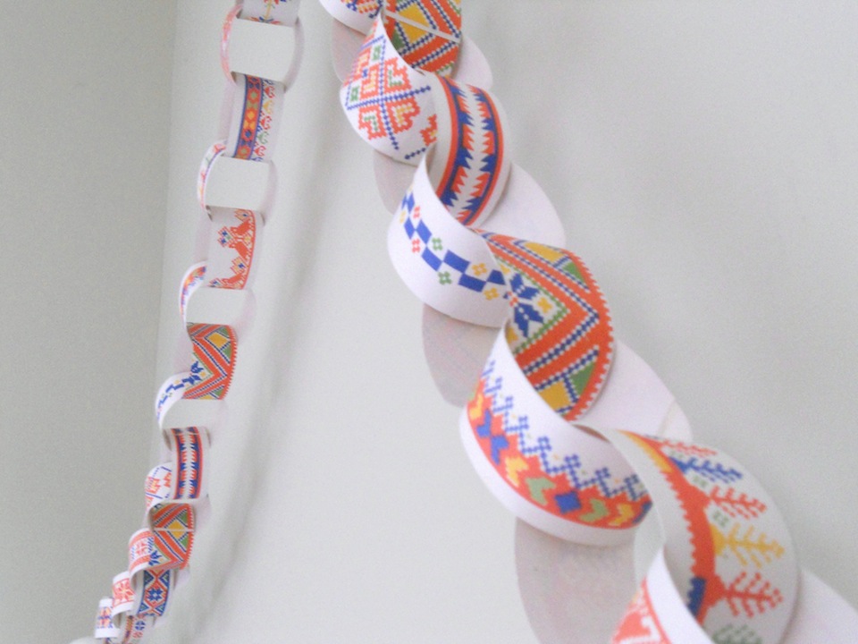 Through The Round Window: D.I.Y. Paper Chains