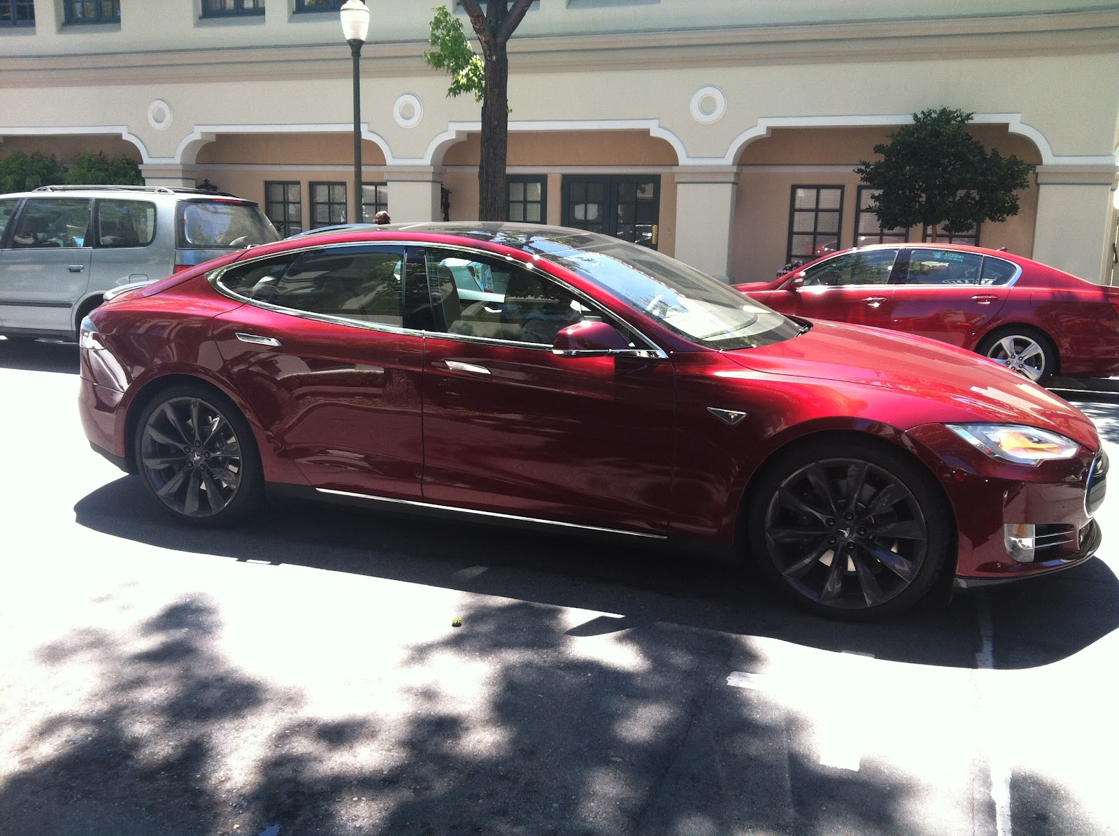 Go 2 Market: Tesla Model S: Dreamy in many dimensions