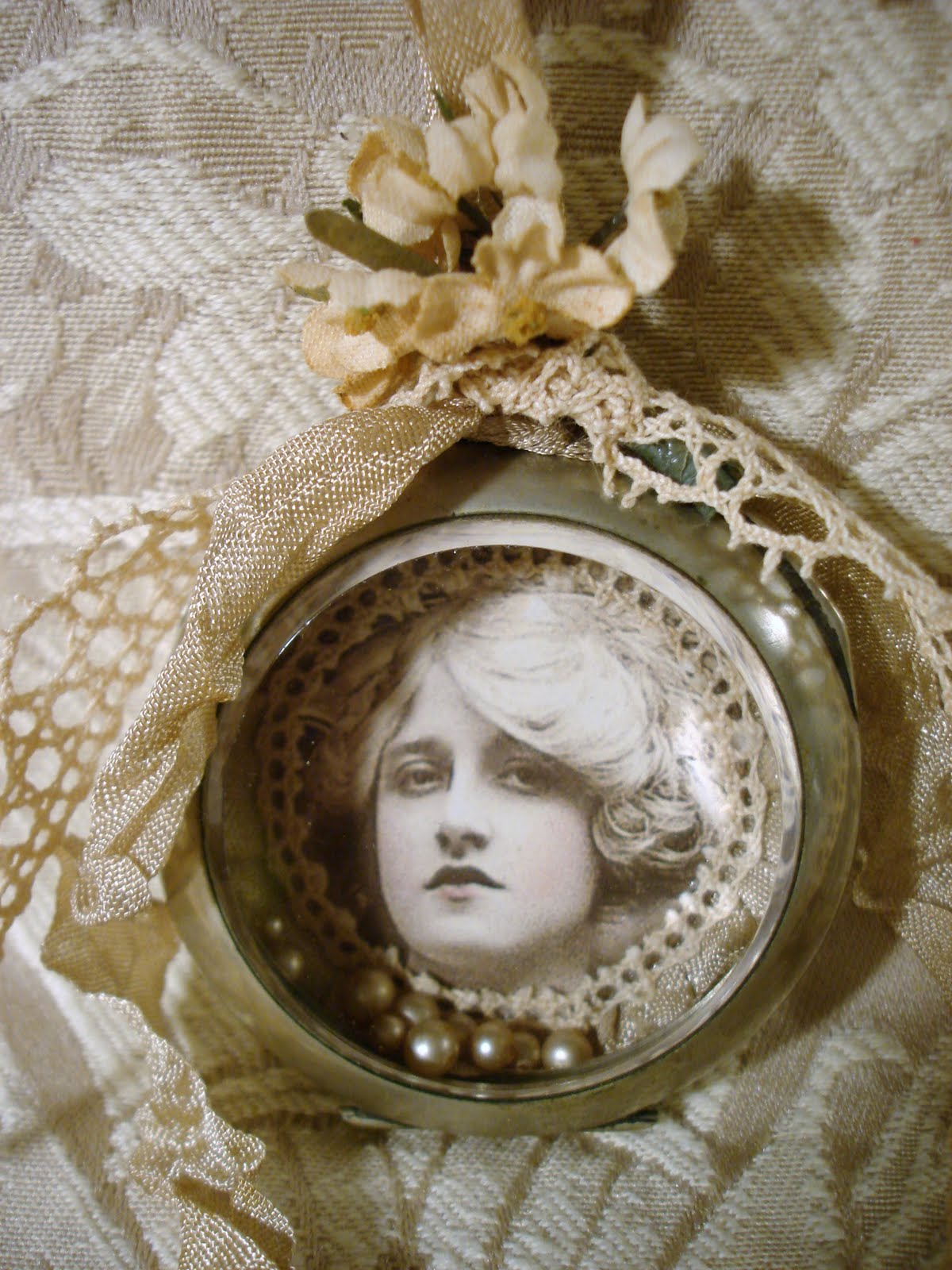 The Feathered Nest ~: Creating with beautiful things