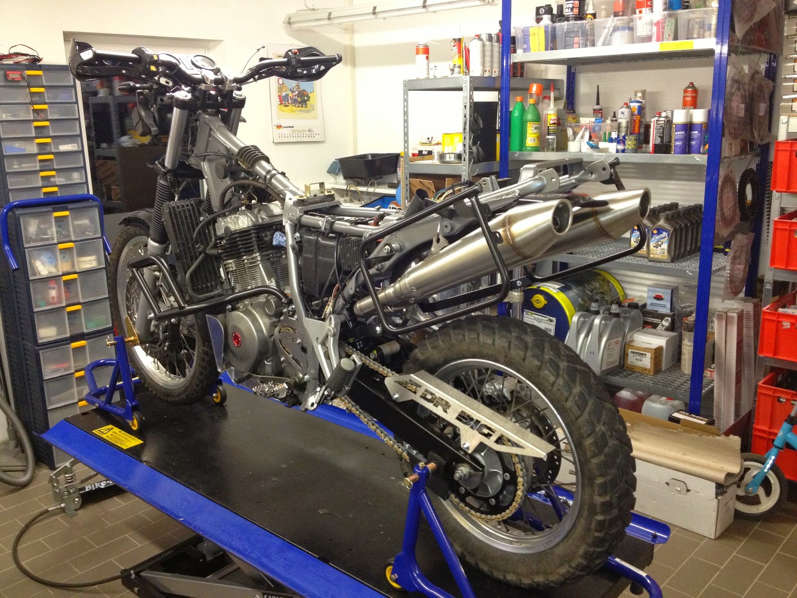 Der SUZUKI DR RALLYE & DR CUSTOM BIKE BLOG: DR BIG 800 ADVENTURE