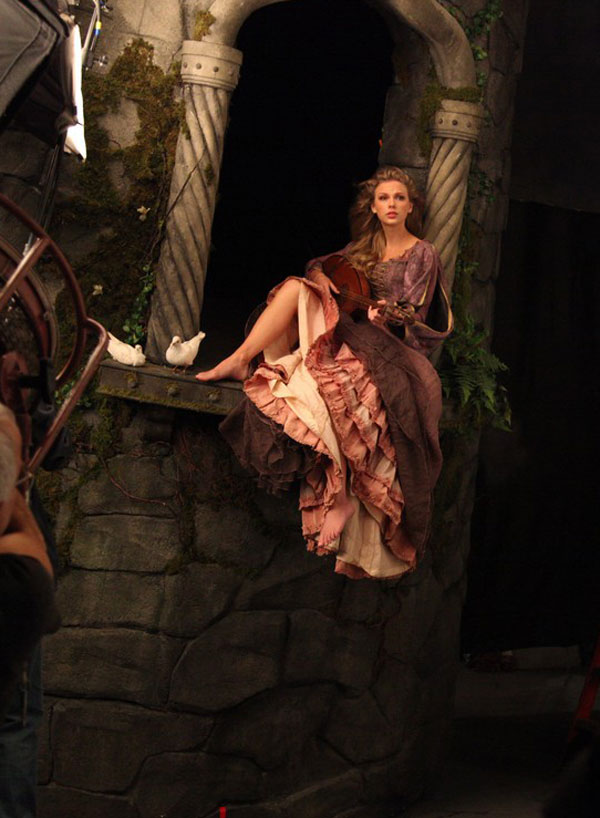 Taylor Swift Is Rapunzel For Disney Ads - Fashion Eye