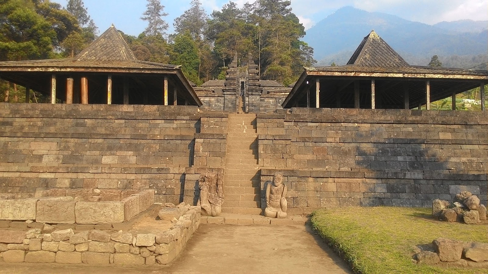 Tour d'Indonesia: Candi Cetho, Candi Tertinggi di Jawa Tengah
