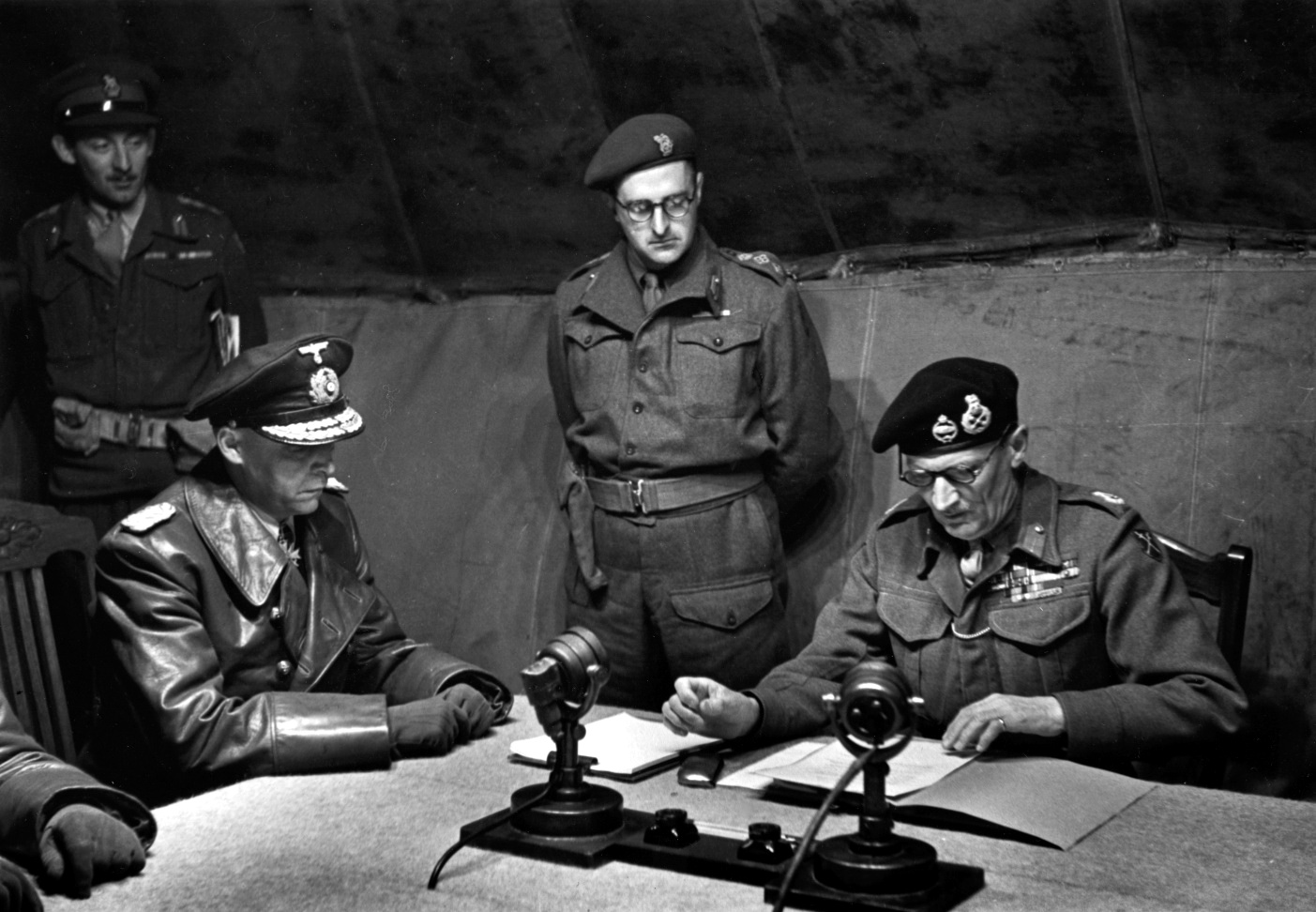 NAZI JERMAN: Menyerahnya Jerman Dalam Perang Dunia II