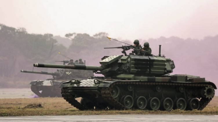 SNAFU!: Taiwan C-11 "Brave Tiger" Tanks get Explosive Reactive Armor...
