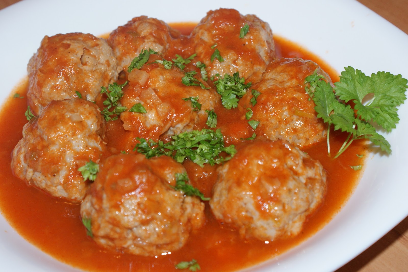 Przepisy z sercem: Pulpety w sosie pomidorowym