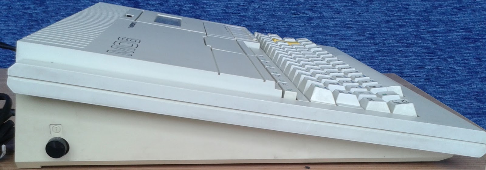 Retro Ordenadores Orty: Ordenador Thomson MO6 (modelo CU 66 AZER) (1986)