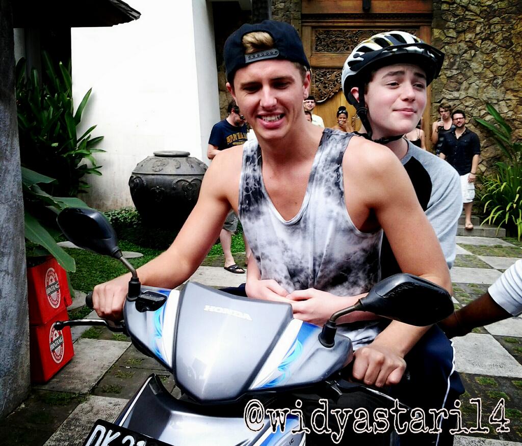Greyson Chance Universe: PHOTOS - Greyson Chance Visits Bali for Two ...