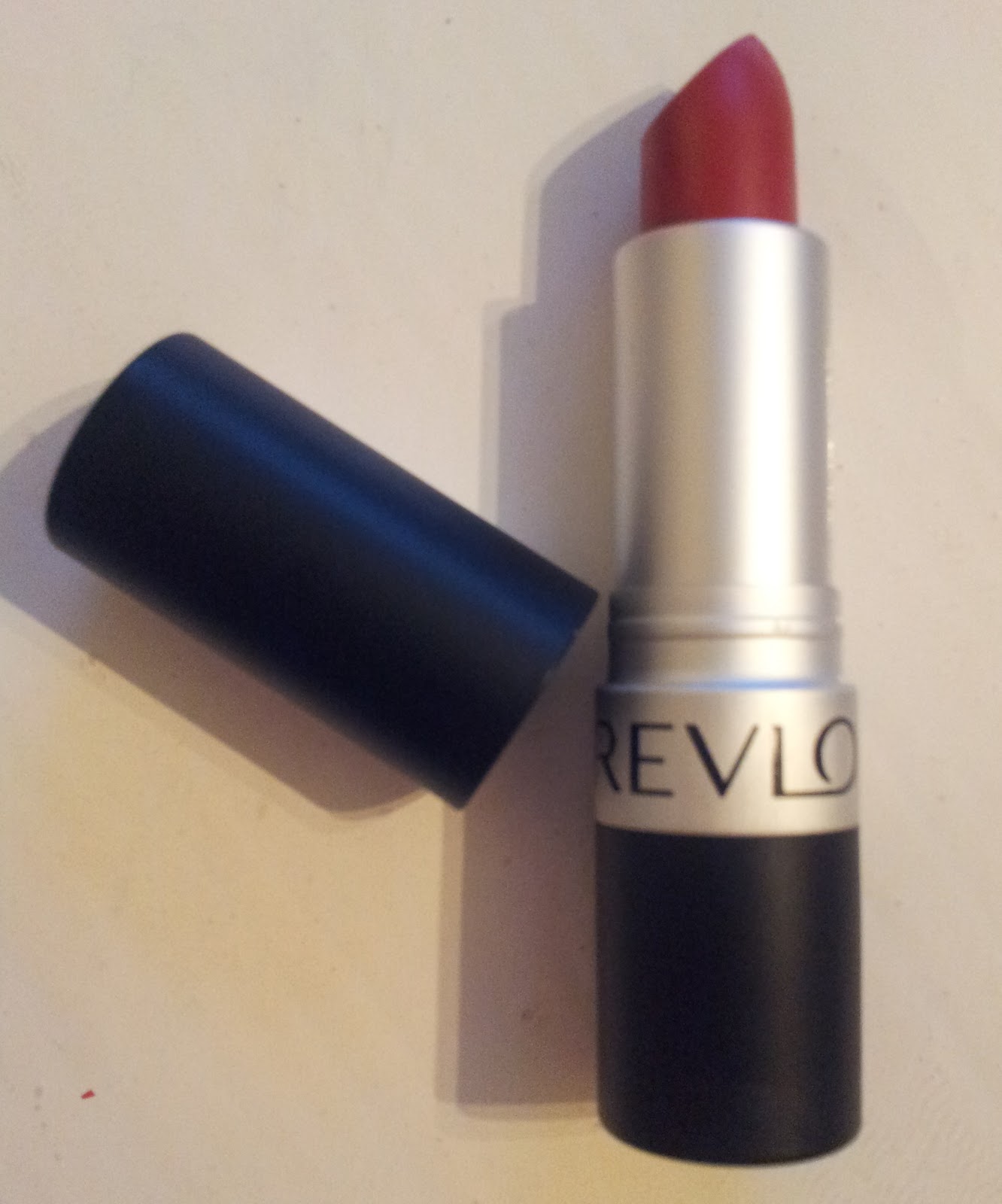 Beauty and the Blogger: Revlon Matte Lipstick in Really Red